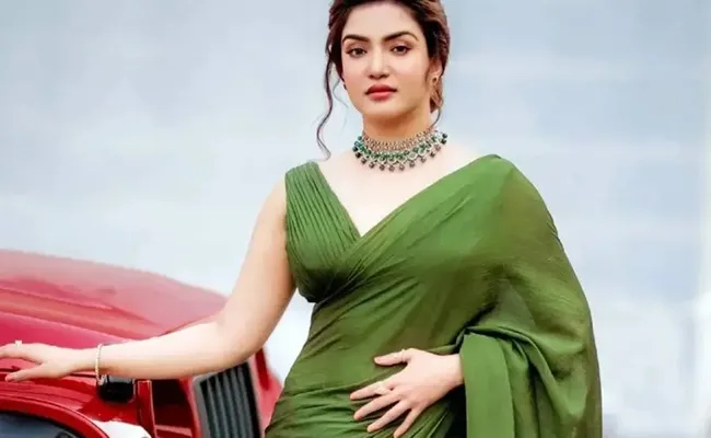 Big Twist: Honey Rose Walks Out Of Chiru Film? - Great Andhra