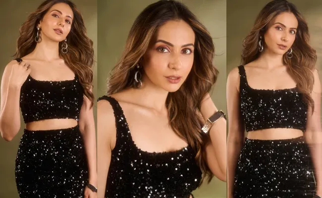 HOT: Perfect Posture In Shining Black - Great Andhra